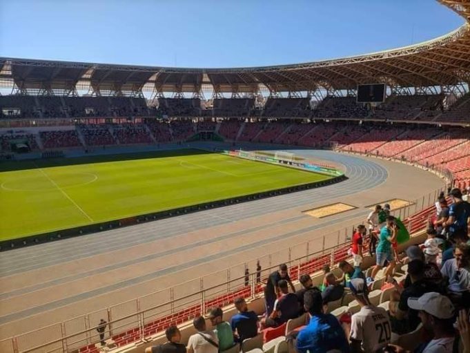 Football : L'Algérie se frotte à la Guinée au stade Miloud Hadefi d ...